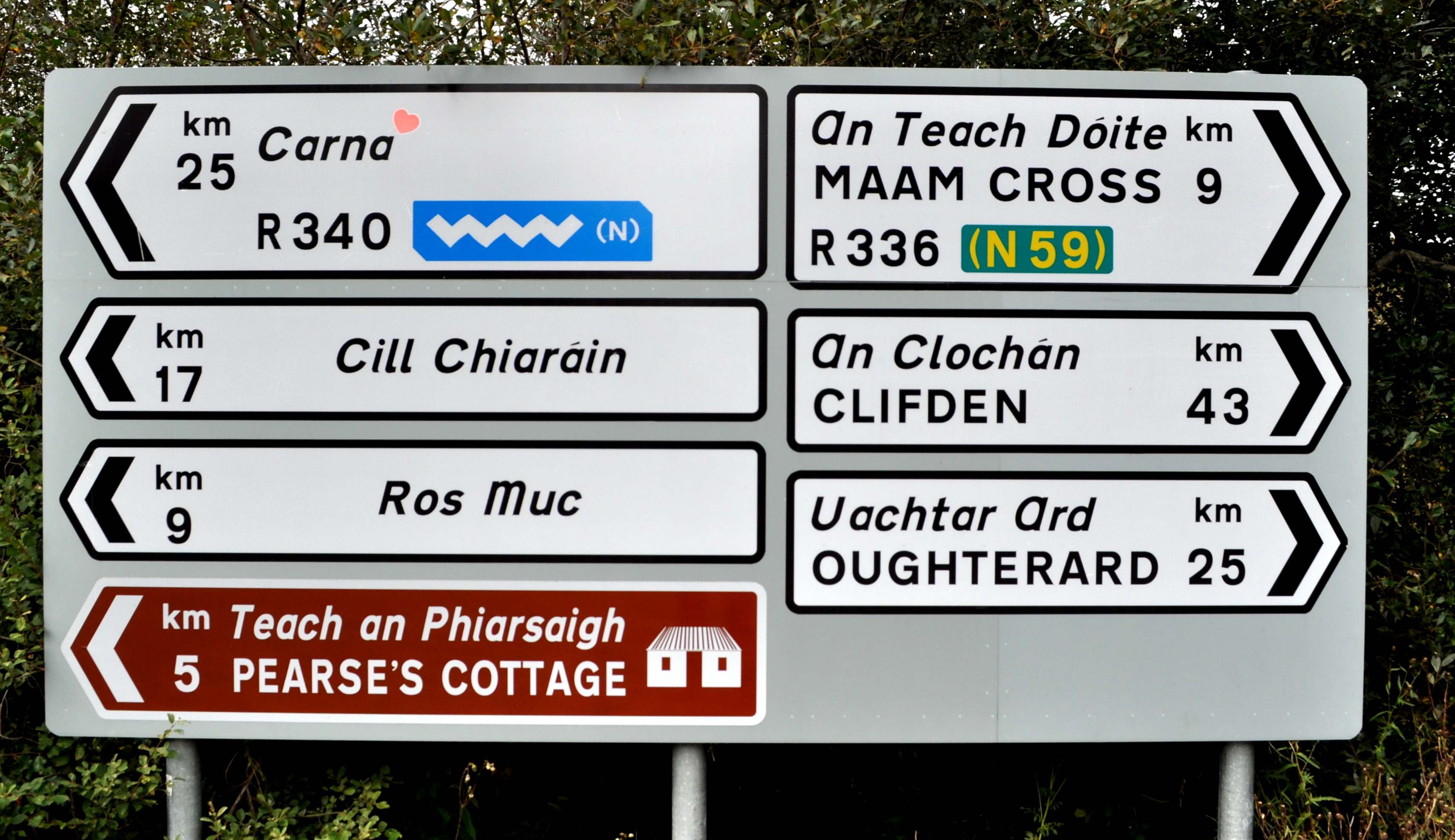 Connemara road signs – THE DEMOCRAT